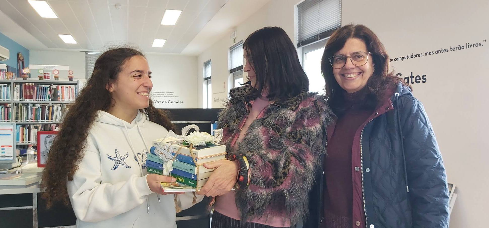Escola Secundária Quinta das Palmeiras: Lua Afonso recebe homenagem da ...